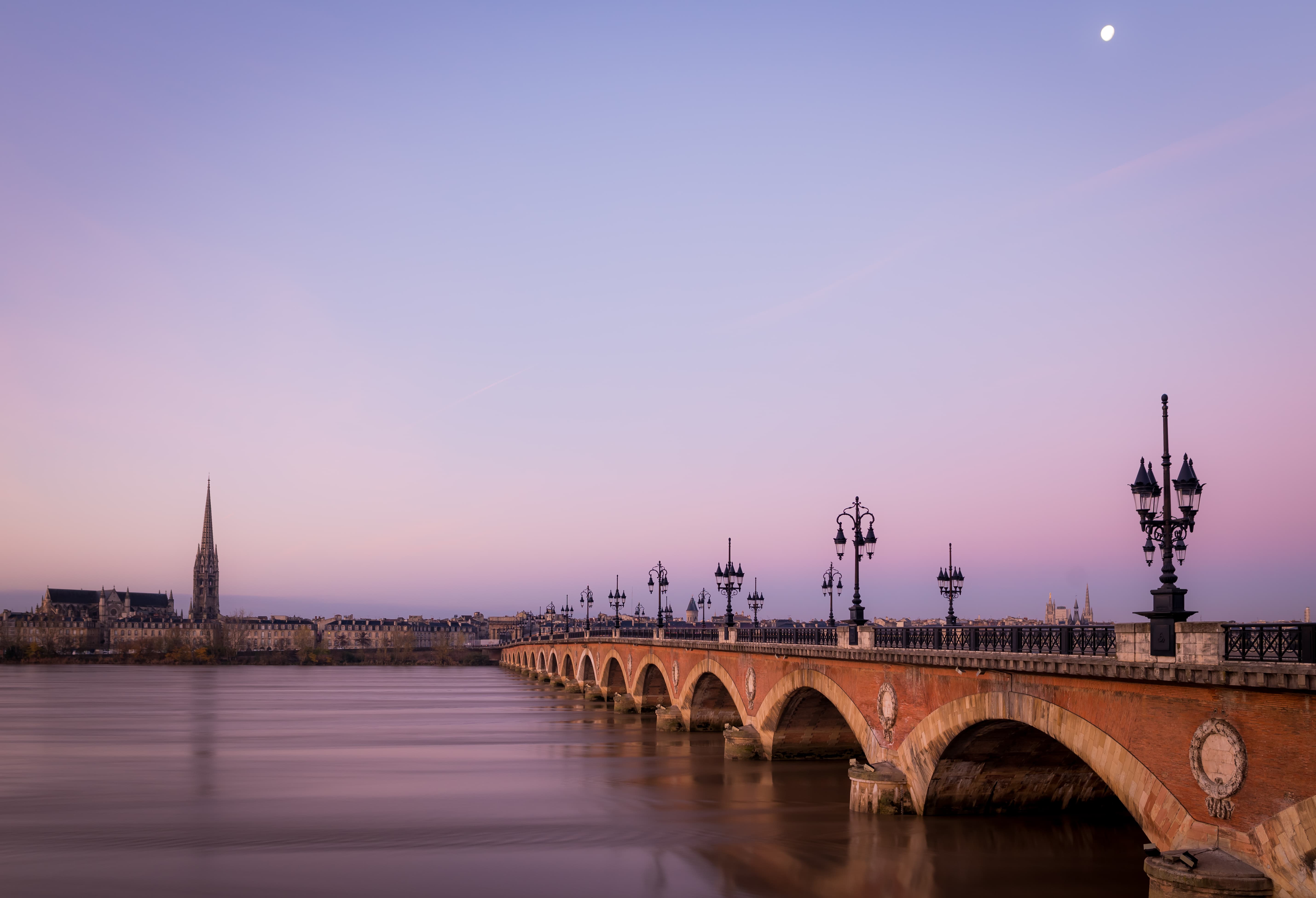 Pont de pierre, le plus vieux pont de Bordeaux - Bonjour Bordeaux